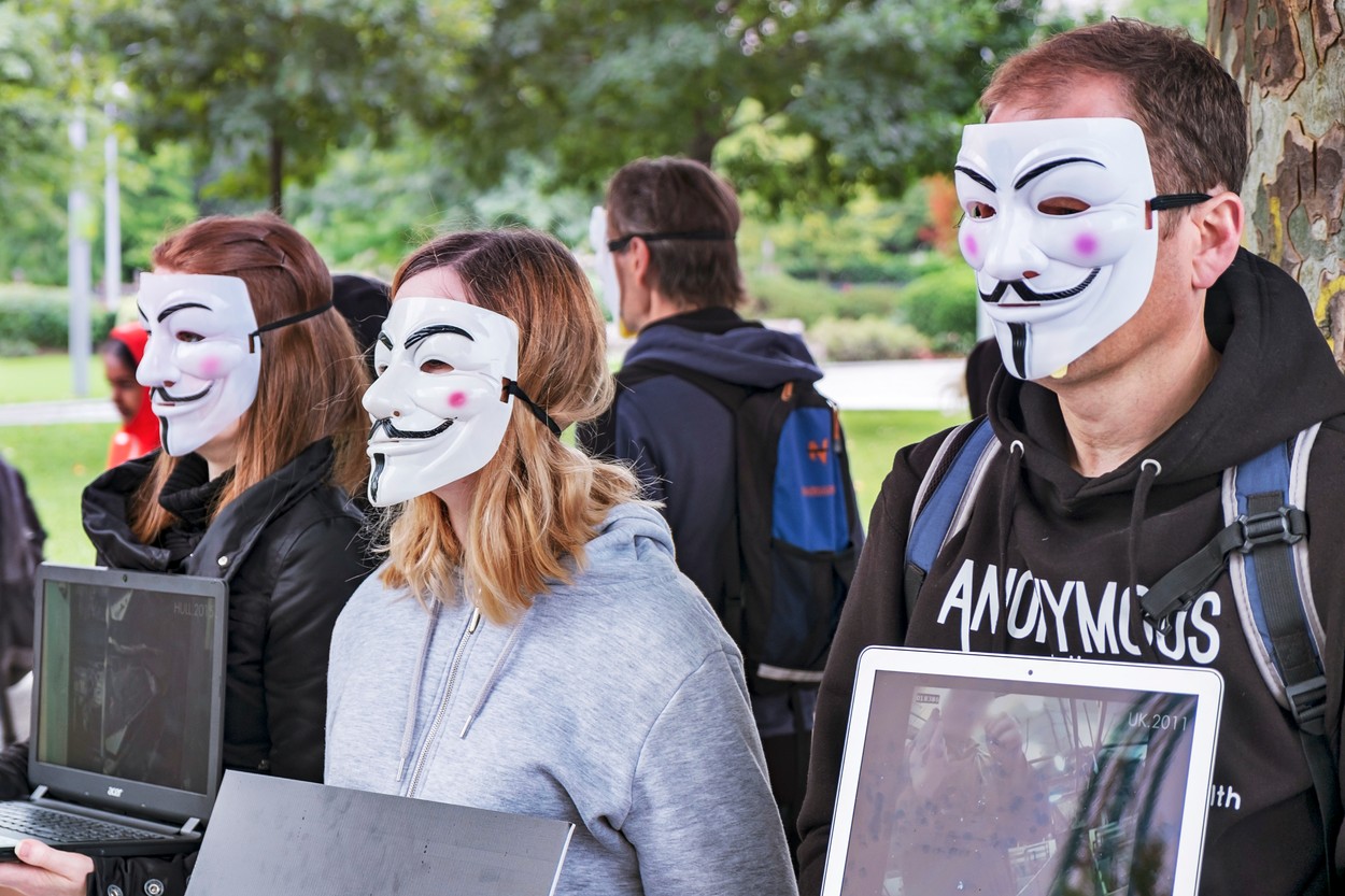 Hekerji razkrili identiteto komentatorjev pod članki na Nova24