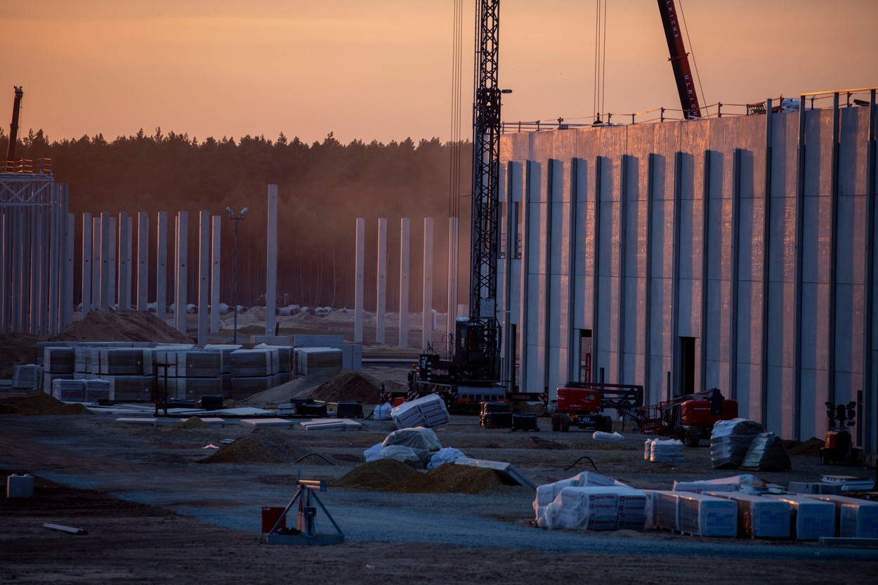 Tesla bo v Nemčiji zgradila največjo tovarno baterij na svetu | Moški ...